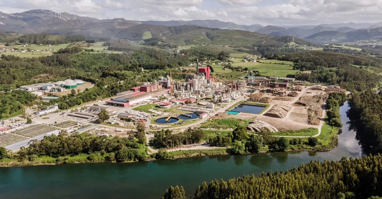 La planta de Ence en Navia renueva sus certificaciones de gestión ambiental y eficiencia energética